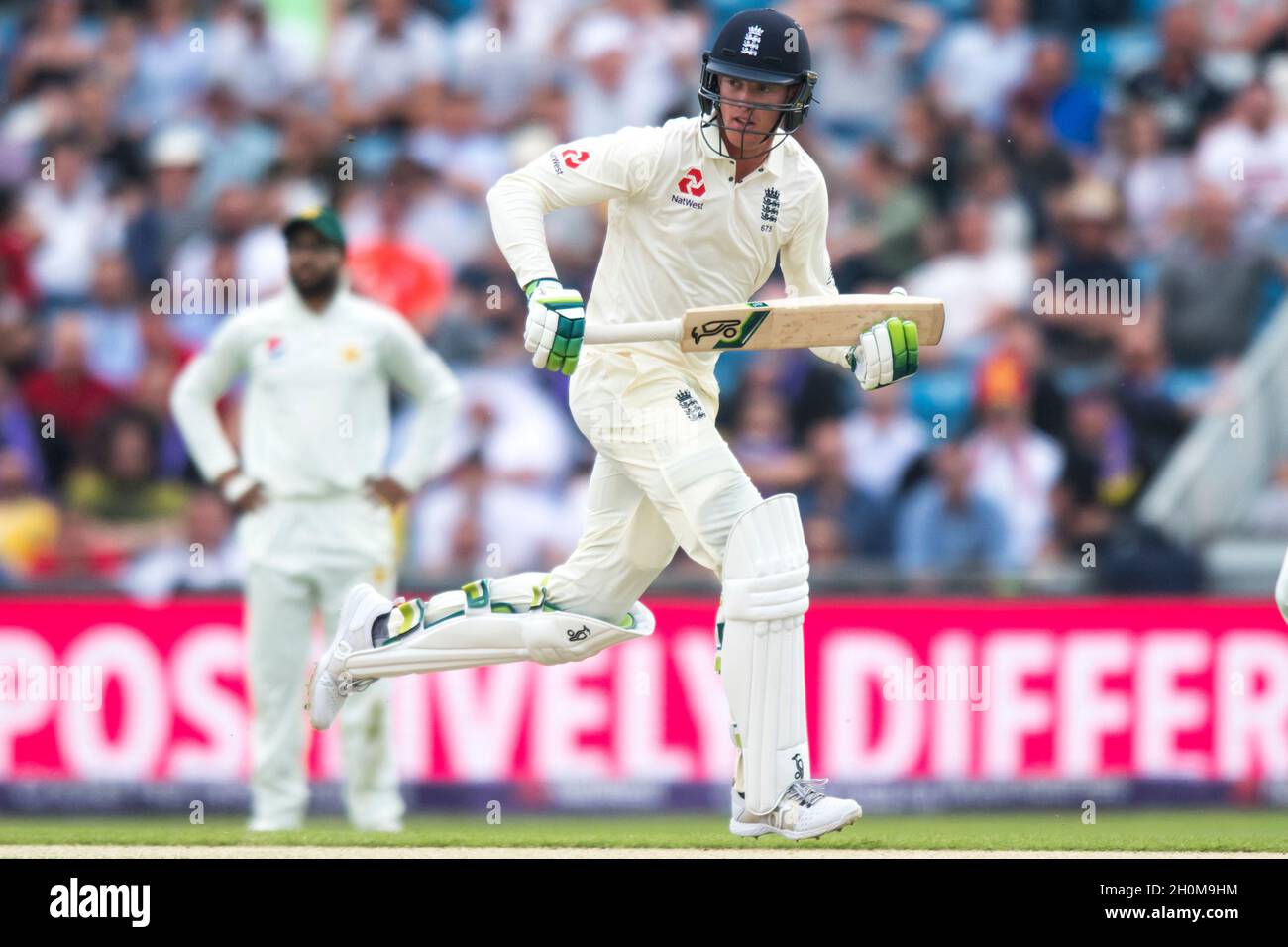 Between the wickets hi-res stock photography and images - Alamy