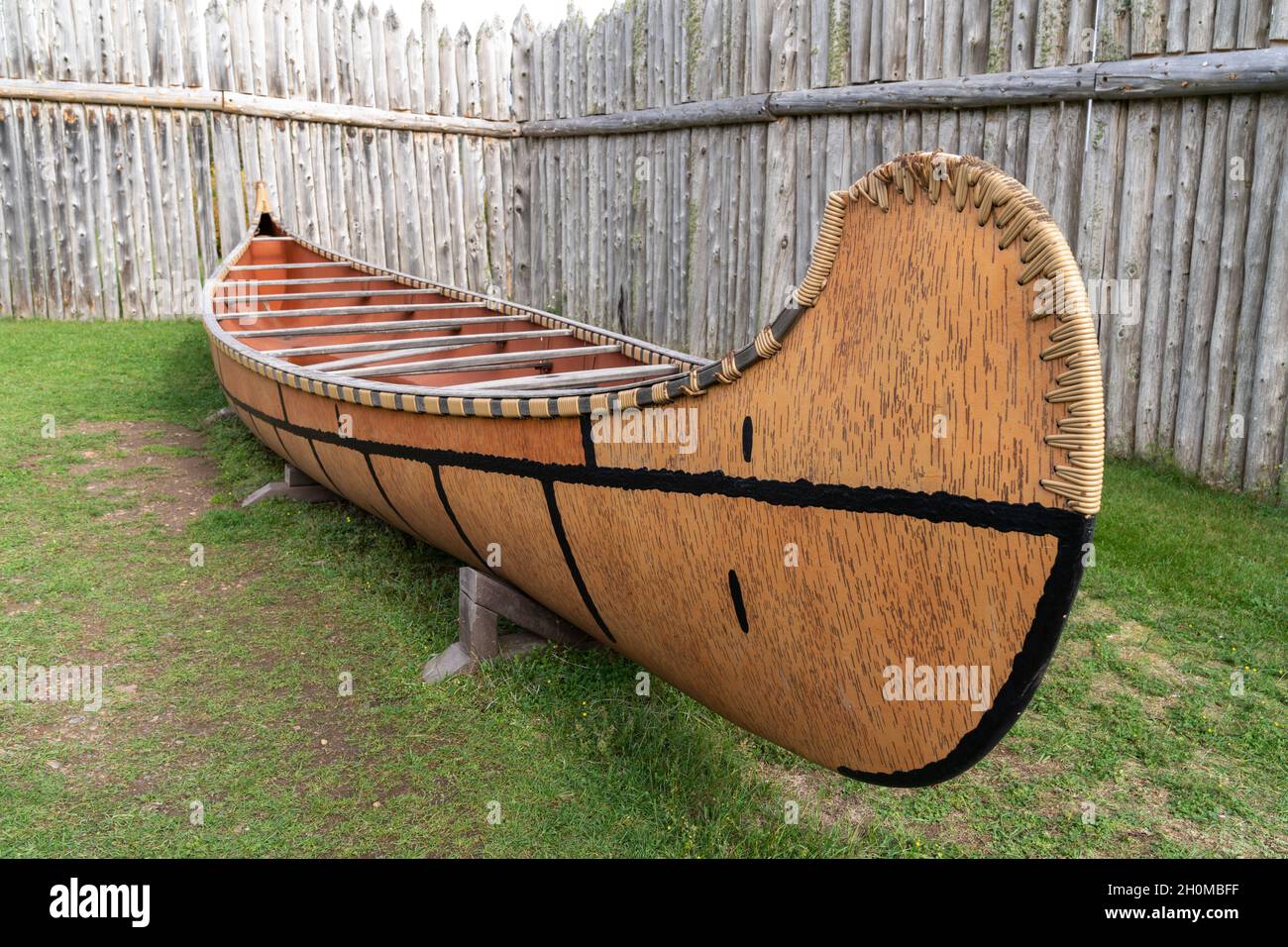 Minnesota Usa October 5 2021 Ojibwe Ojibwa Birch Bark Canoe On Display At Grand Portage