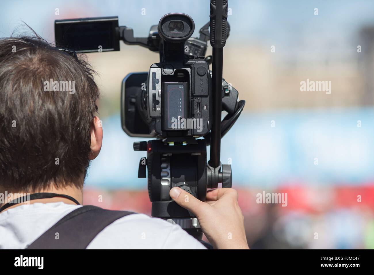 Man recording a video hi-res stock photography and images - Alamy