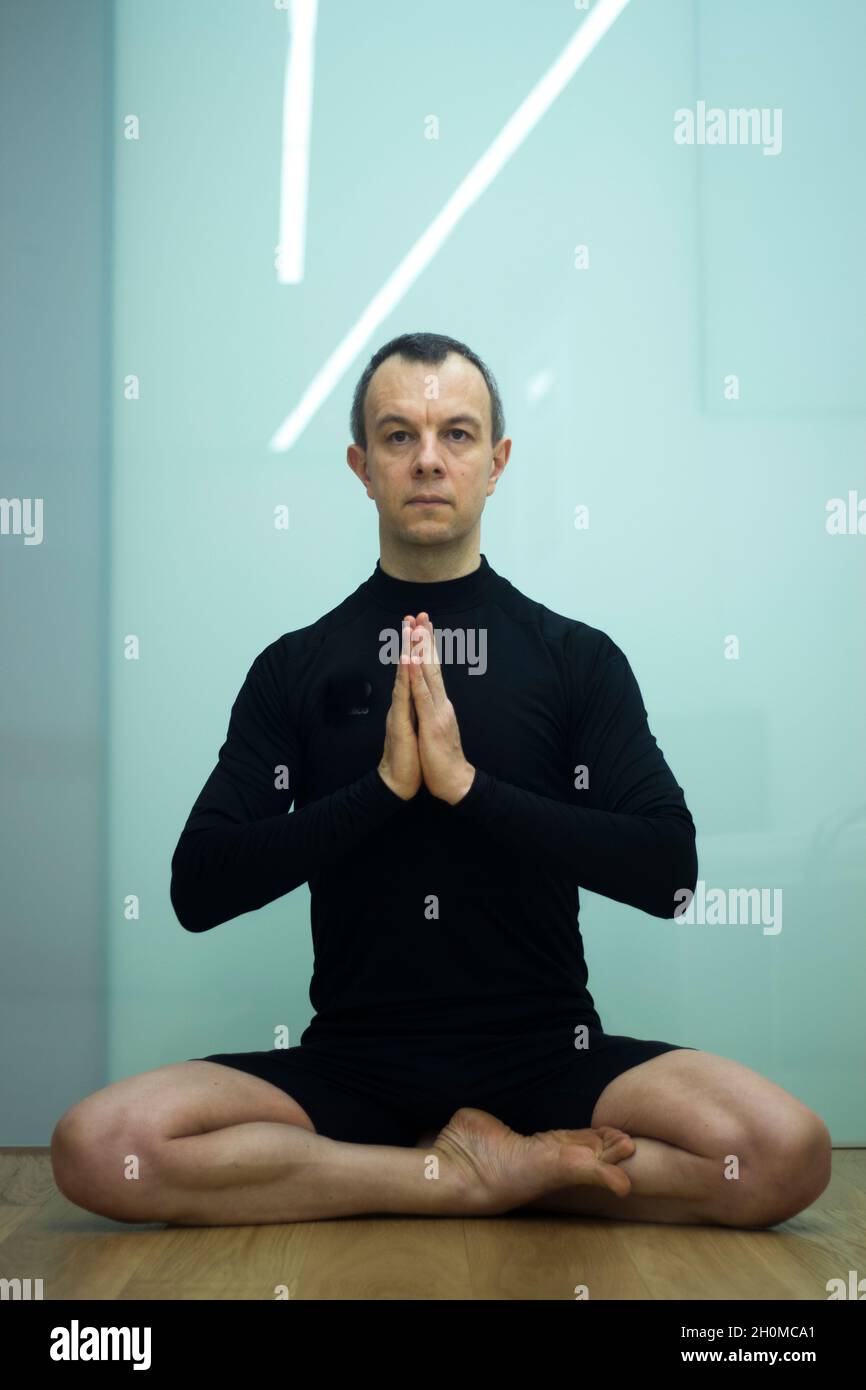 Male instructor yoga teacher teaching asana pose with mudra hand ...