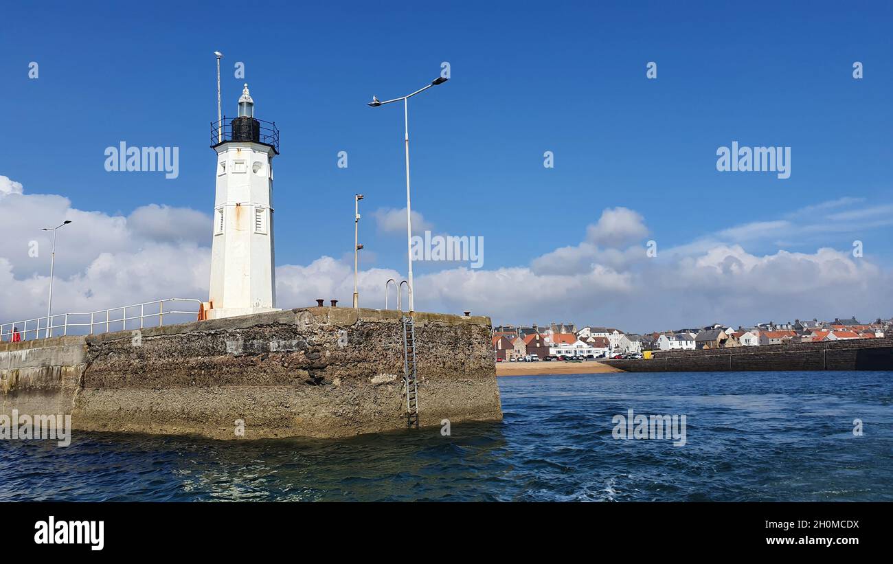 Anstruther pier lighthouse hi-res stock photography and images - Alamy