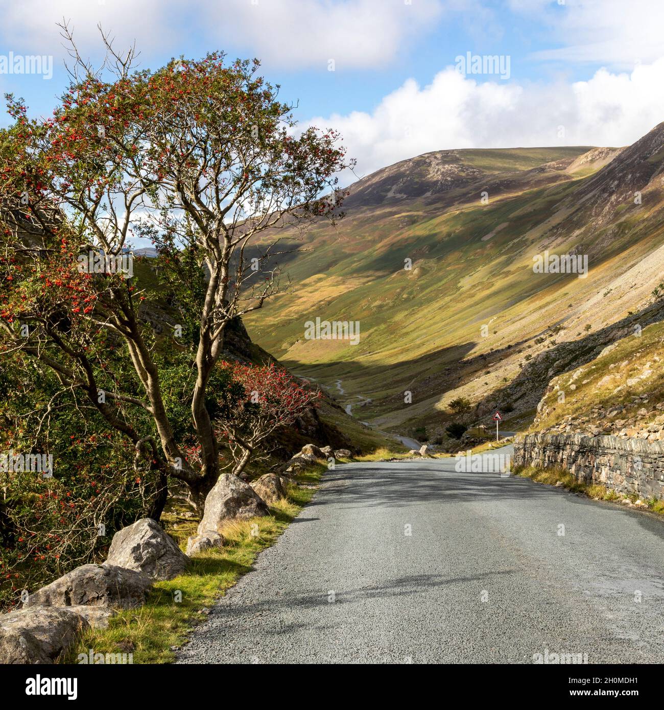 Honister pass road hi-res stock photography and images - Alamy