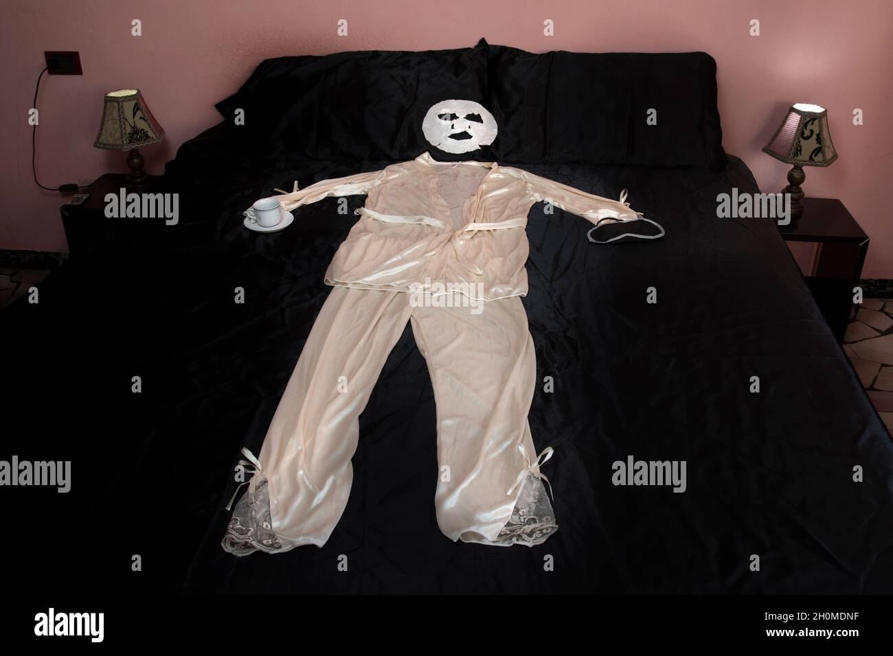Ghost man in bed comic hi-res stock photography and images - Alamy