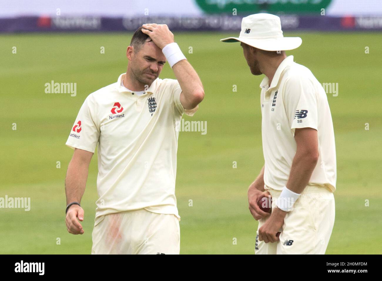 James anderson and stuart broad hi-res stock photography and images - Alamy