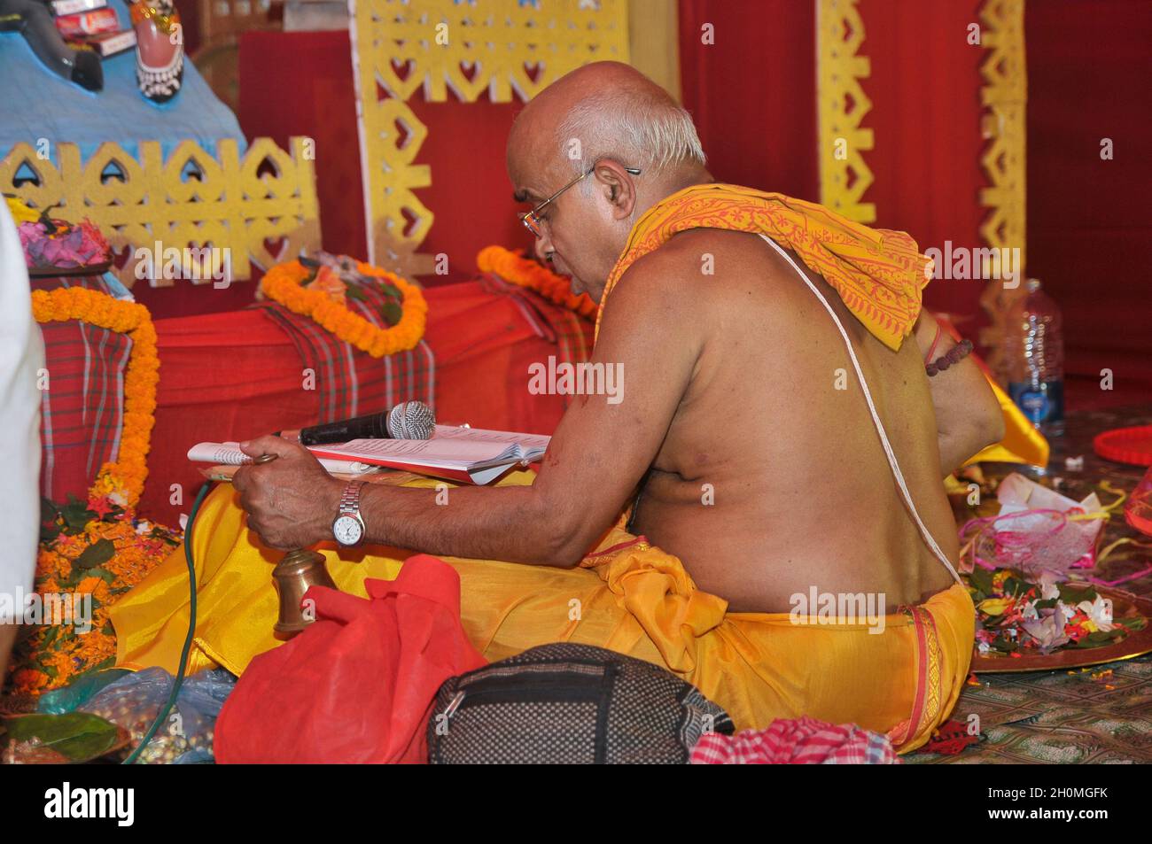 Sylhet, Bangladesh. 13th October 2021. The priest is reciting the ...