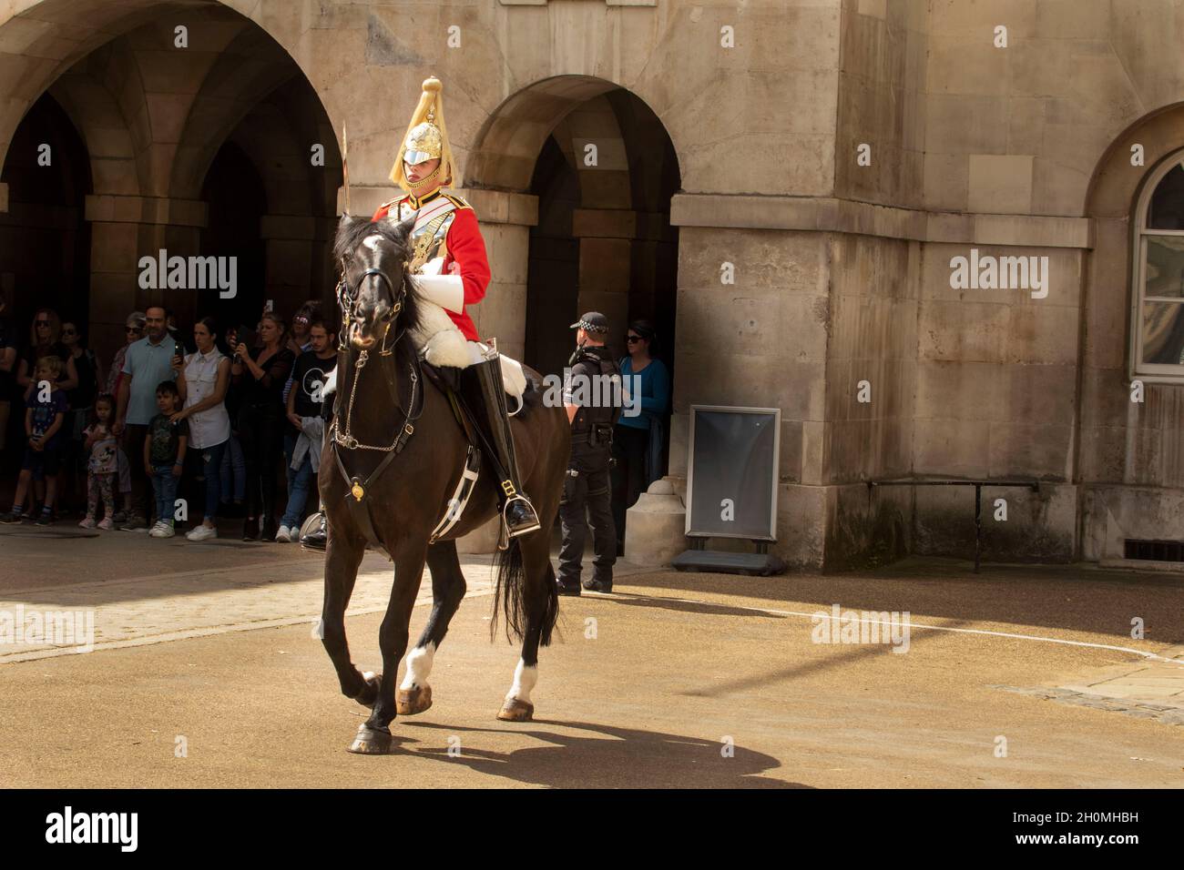 London tourist attraction trooper of the Life Guards on duty at Horse ...