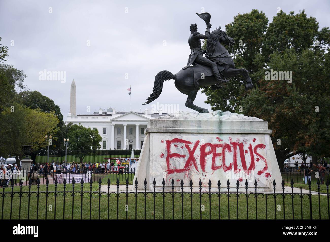 Alamy defaced statue hi-res stock photography and images - Alamy