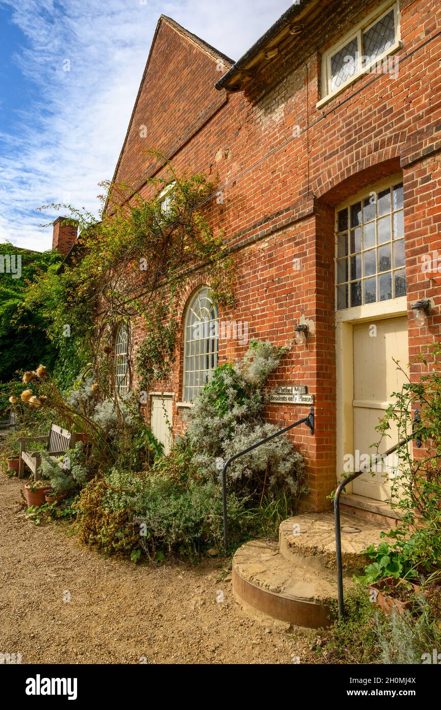 Red brick building at flatford mill hi-res stock photography and images ...