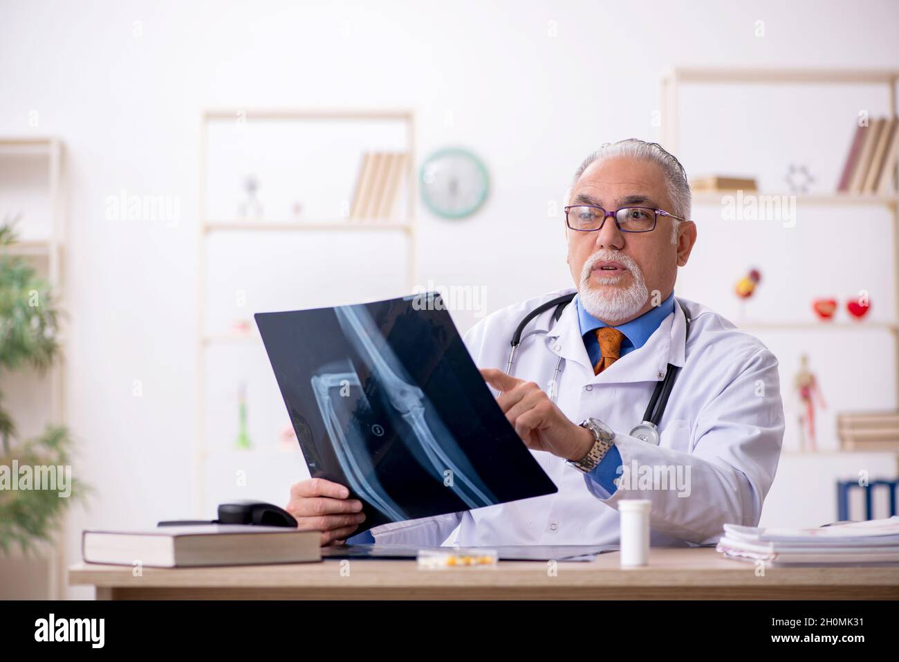 Old doctor radiologist working in the clinic Stock Photo - Alamy