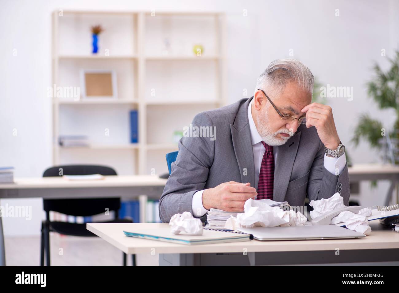Old employee working in the office Stock Photo - Alamy
