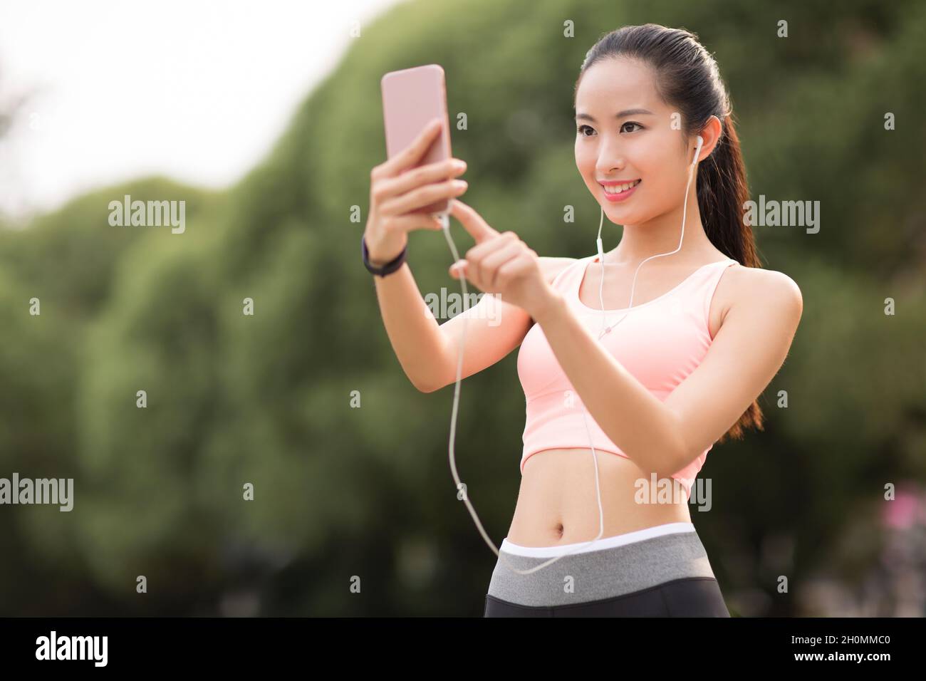 A fitness woman taking selfies with her phone Stock Photo - Alamy