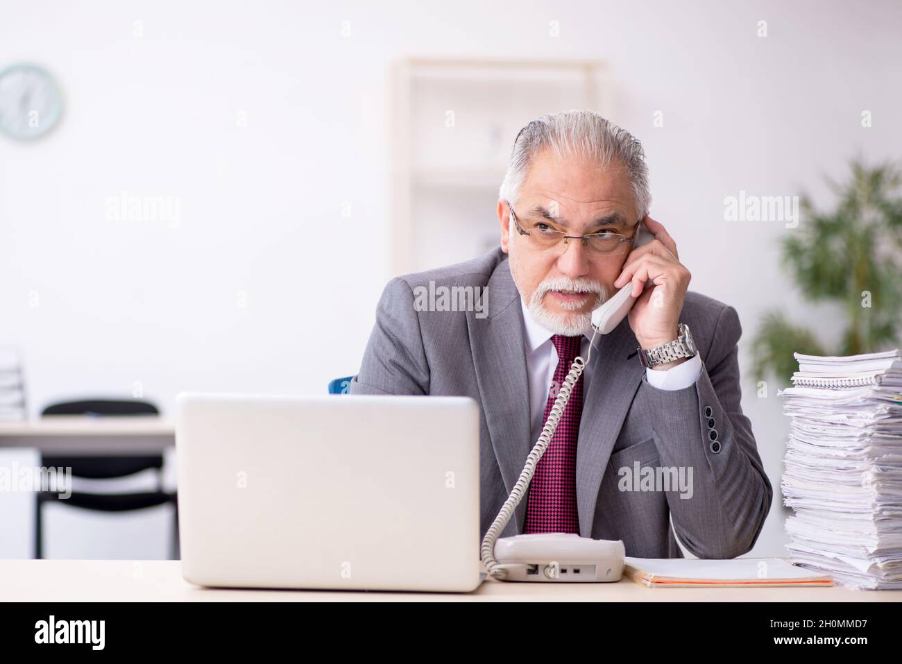 Old employee and too much work in the office Stock Photo - Alamy