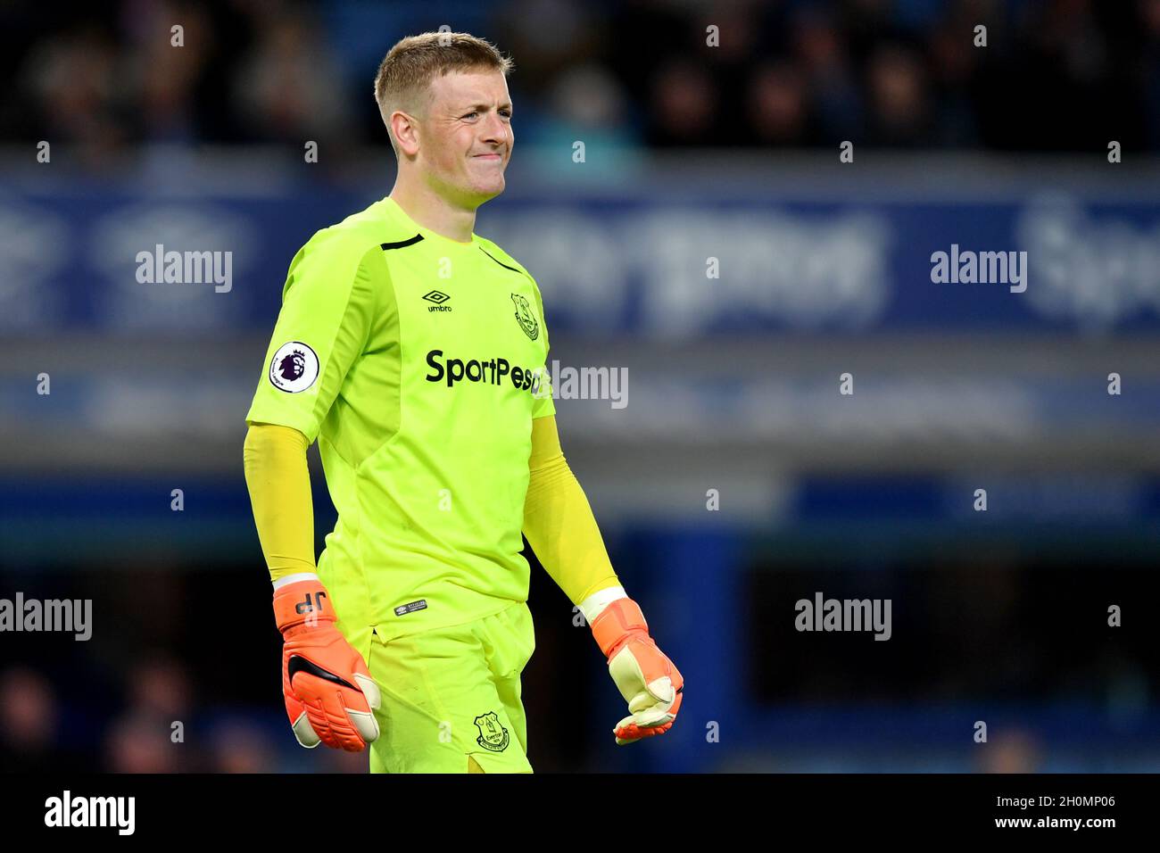 Everton goalkeeper Jordan Pickford reacts Stock Photo - Alamy