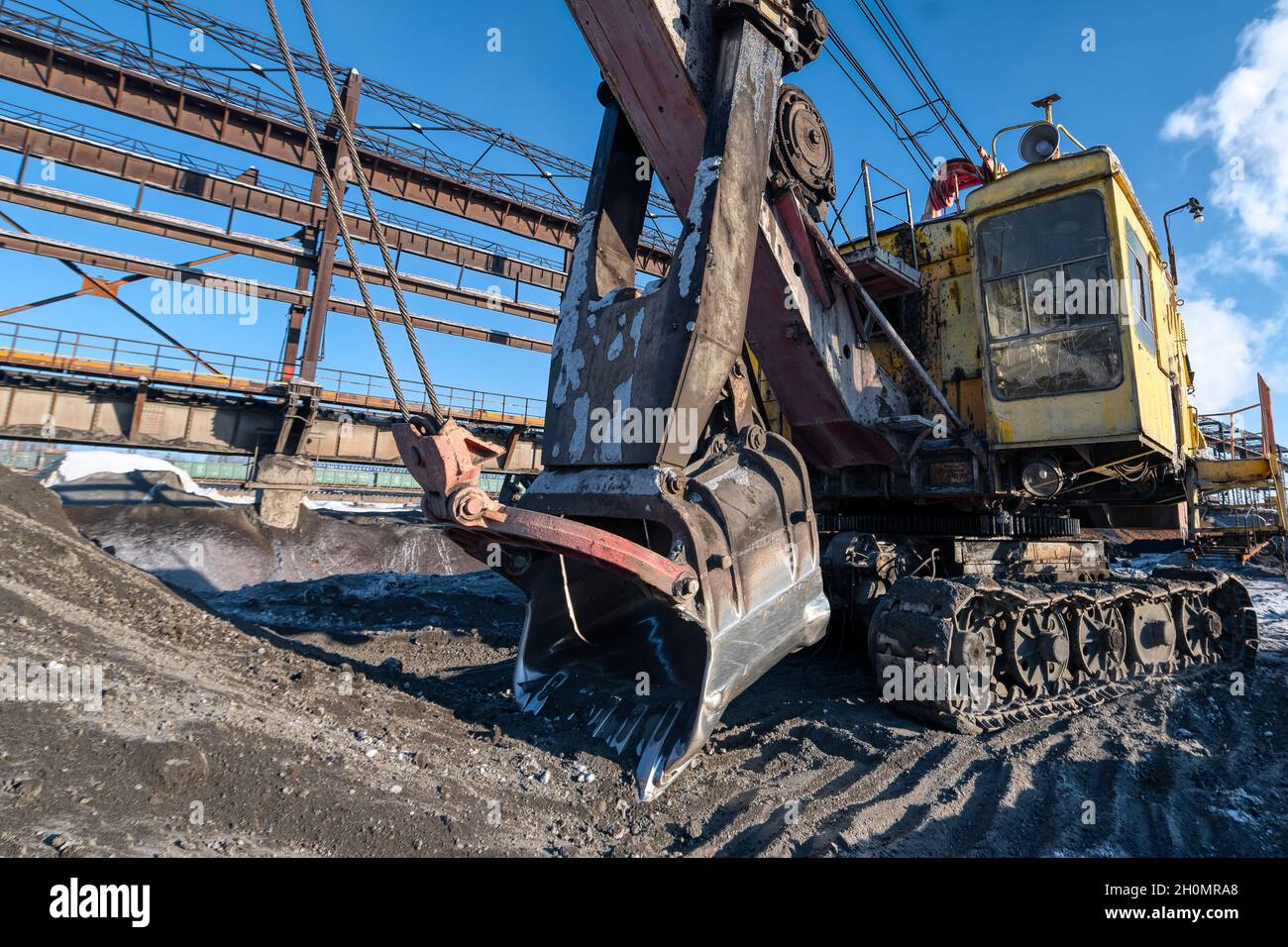 Old rope excavator earthmoving machine Stock Photo - Alamy