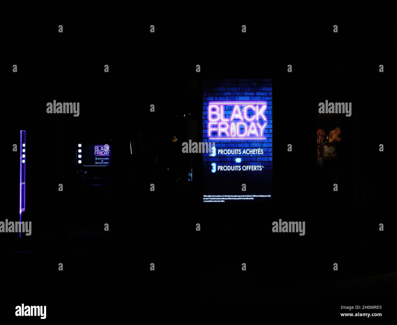 Black friday sales neon hi-res stock photography and images - Alamy