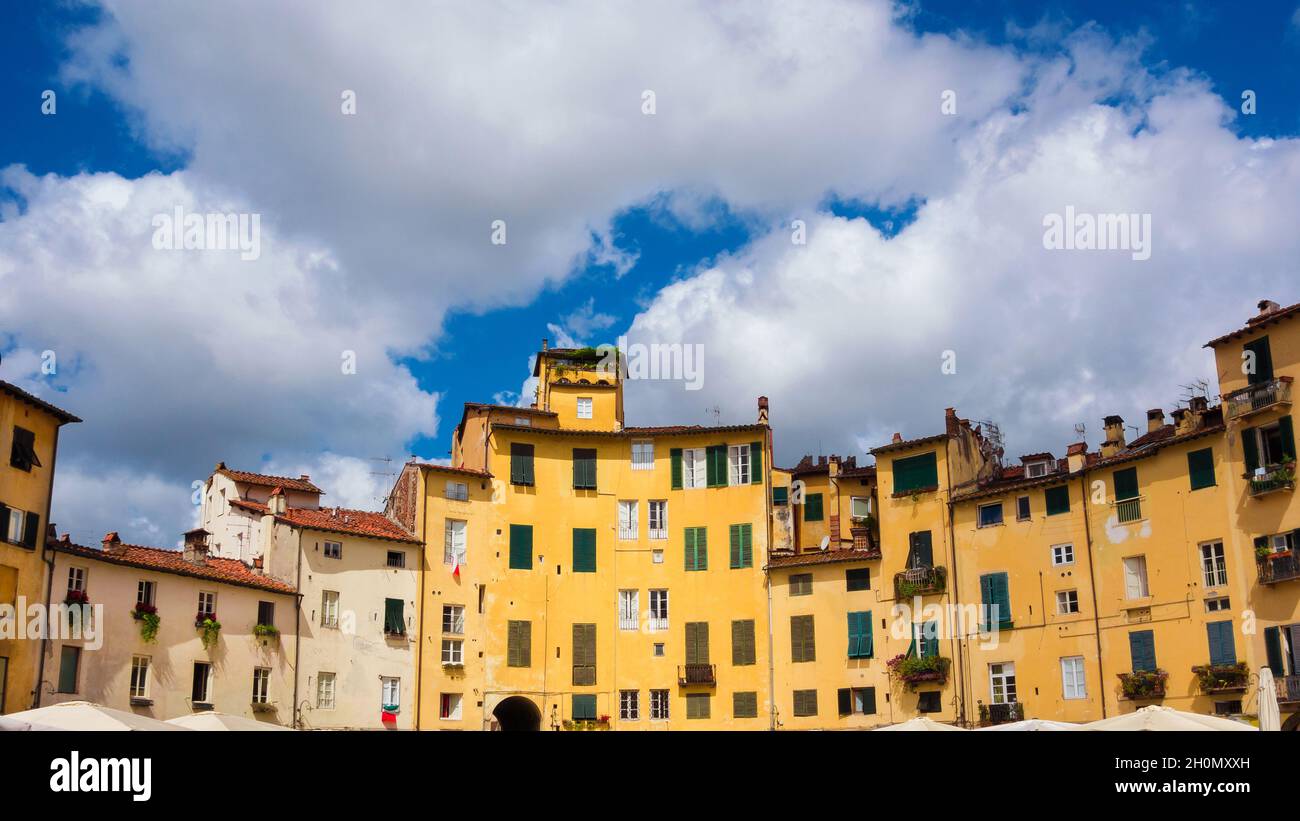 Lucca Amphitheater characteristic medieval houses with clouds Stock ...