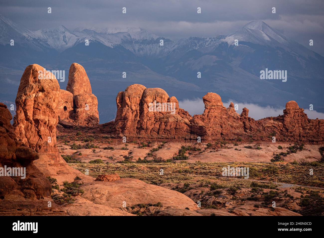 Desert and snowy mountains hi-res stock photography and images - Alamy