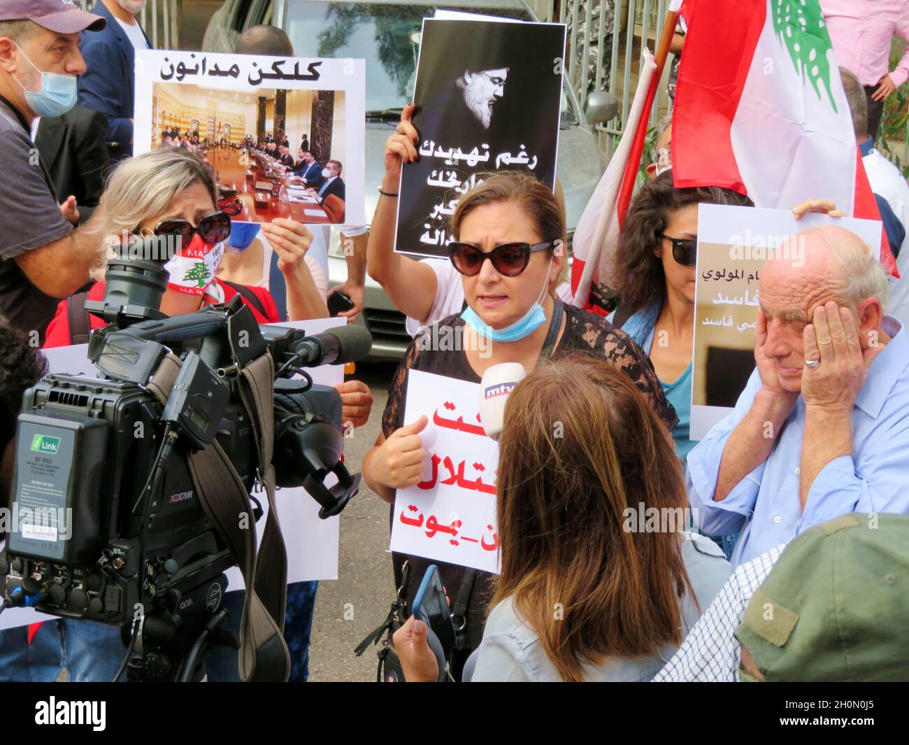Beirut, Lebanon, October 13 2021. Supporters of Tarek Bitar, Chief ...