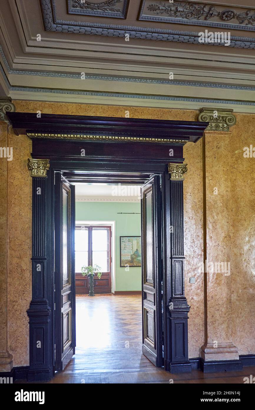 Exquisite door in interior of old manor Stock Photo - Alamy