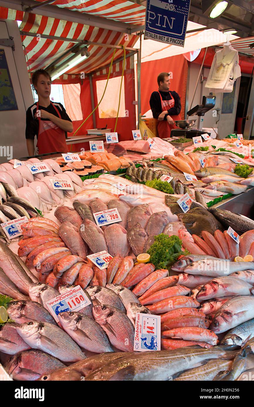 NETHERLANDS, NORTH HOLLAND, AMSTERDAM. FISHMONGER DISPLAY IN ALBERT ...