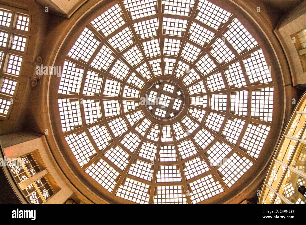 Circular roof architecture structure hi-res stock photography and ...
