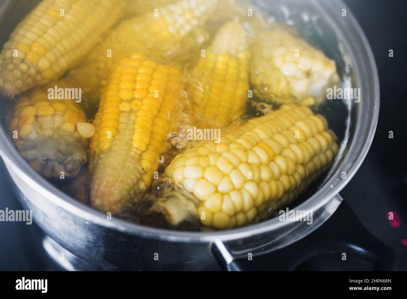 Large ears of sweet corn boil in a pan Stock Photo - Alamy