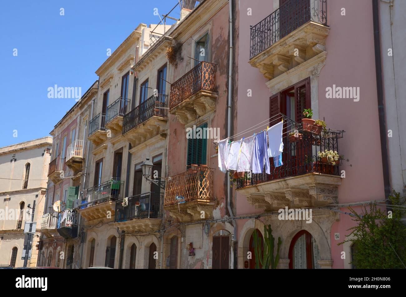 Some photos from the beautiful city of Syracuse, ancient Greek colony ...