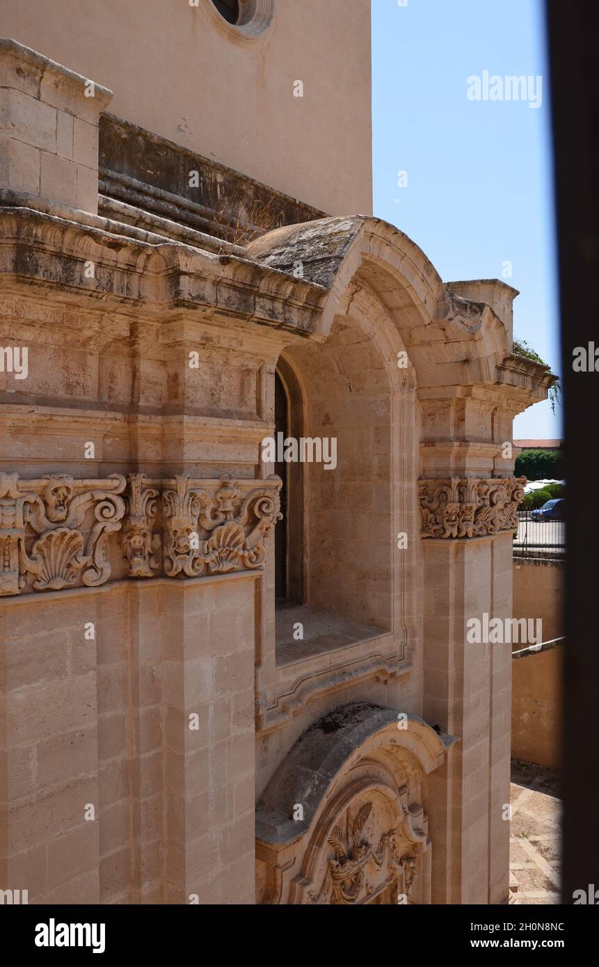 Some photos from the beautiful city of Syracuse, ancient Greek colony ...