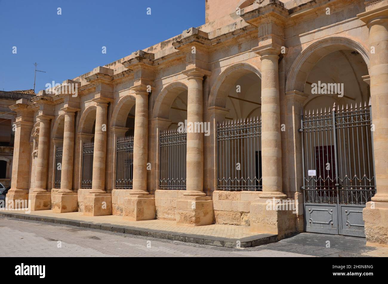 Some photos from the beautiful city of Syracuse, ancient Greek colony ...