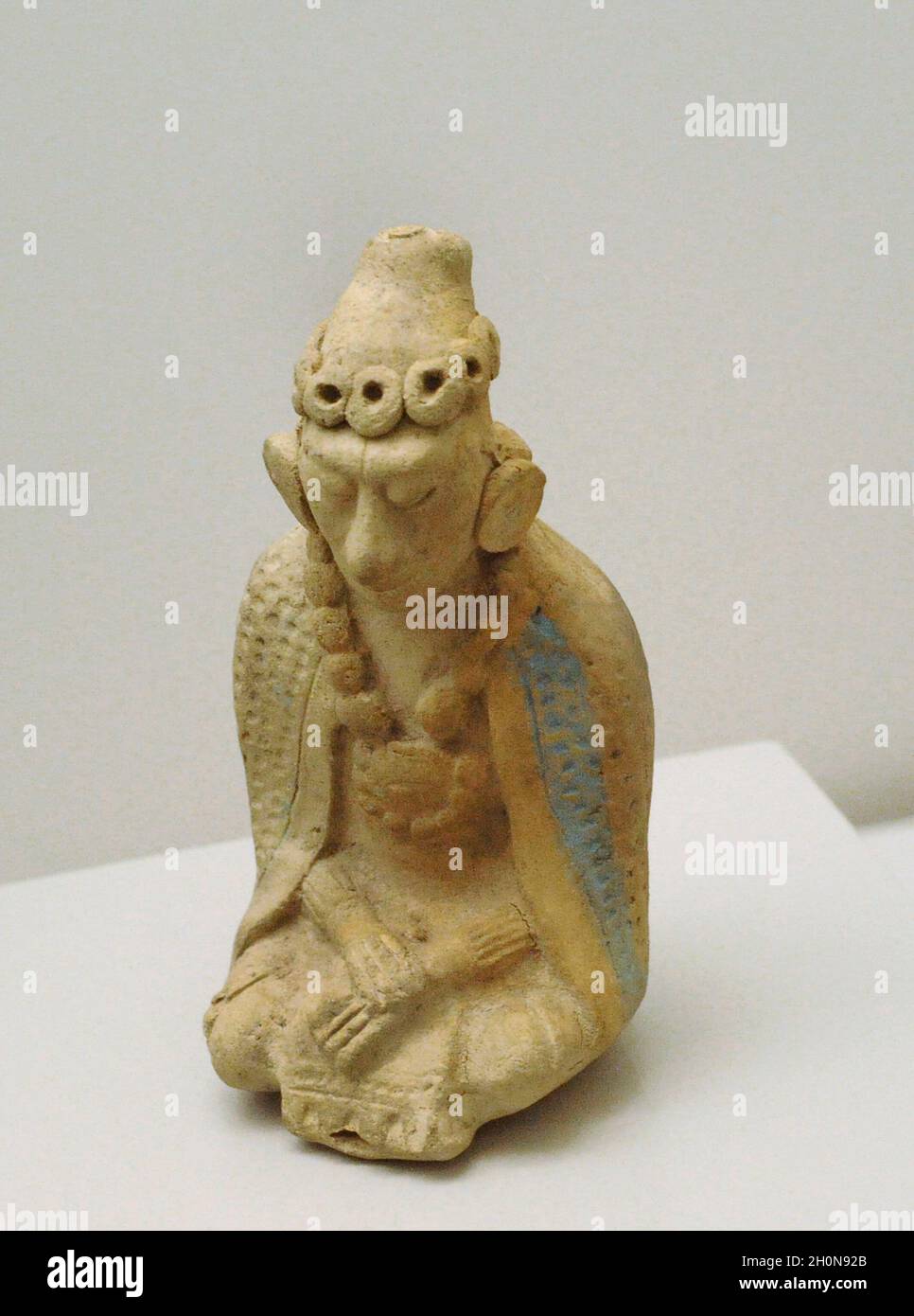Seated human figure (whistle). Painted ceramic. Mayan culture. Jaina ...