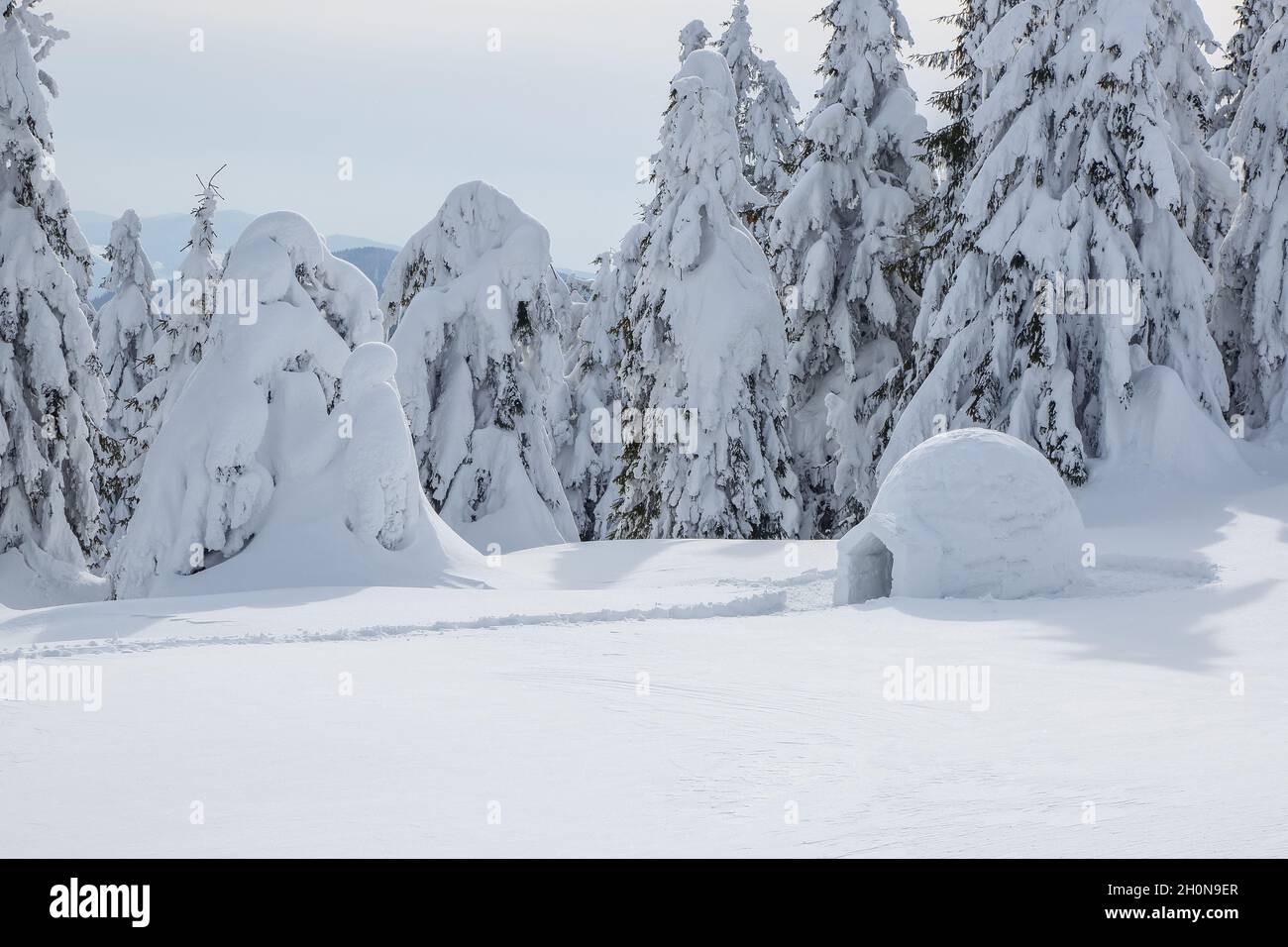 Inuit igloo hi-res stock photography and images - Alamy