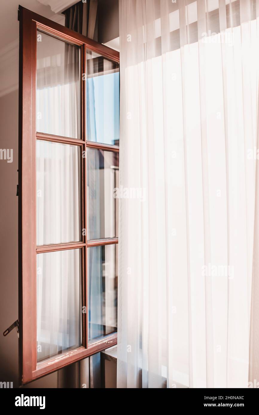 Light pattern through window hi-res stock photography and images - Alamy