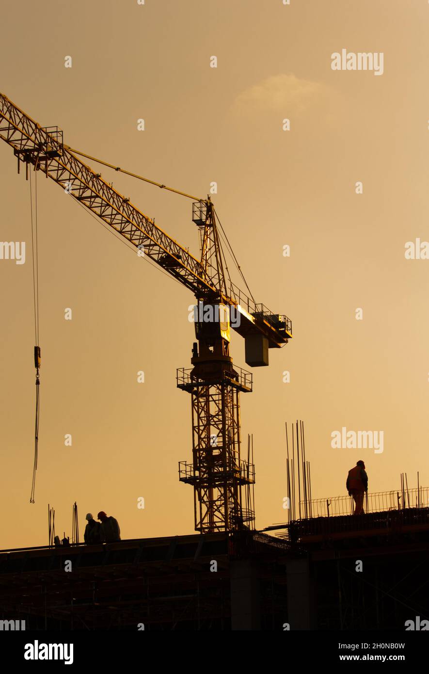 Construction workers sunset crane hi-res stock photography and images ...