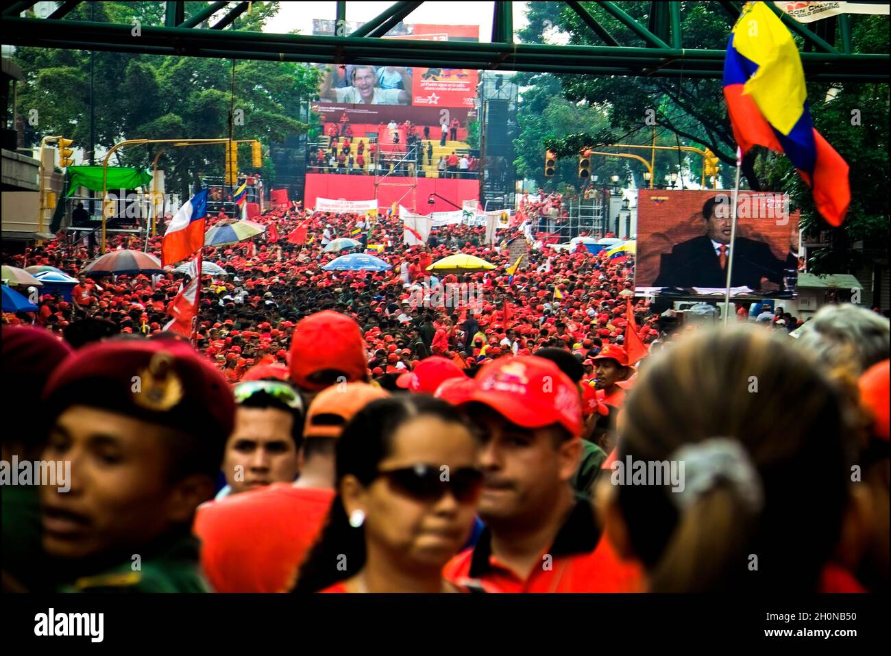 VENEZUELAN POLITICS / POLITICA EN VENEZUELA.March supporters of Hugo ...