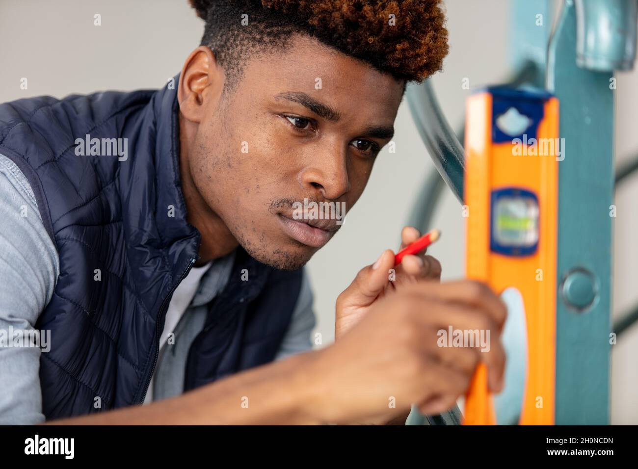 man using a spirit level to check a surface Stock Photo - Alamy