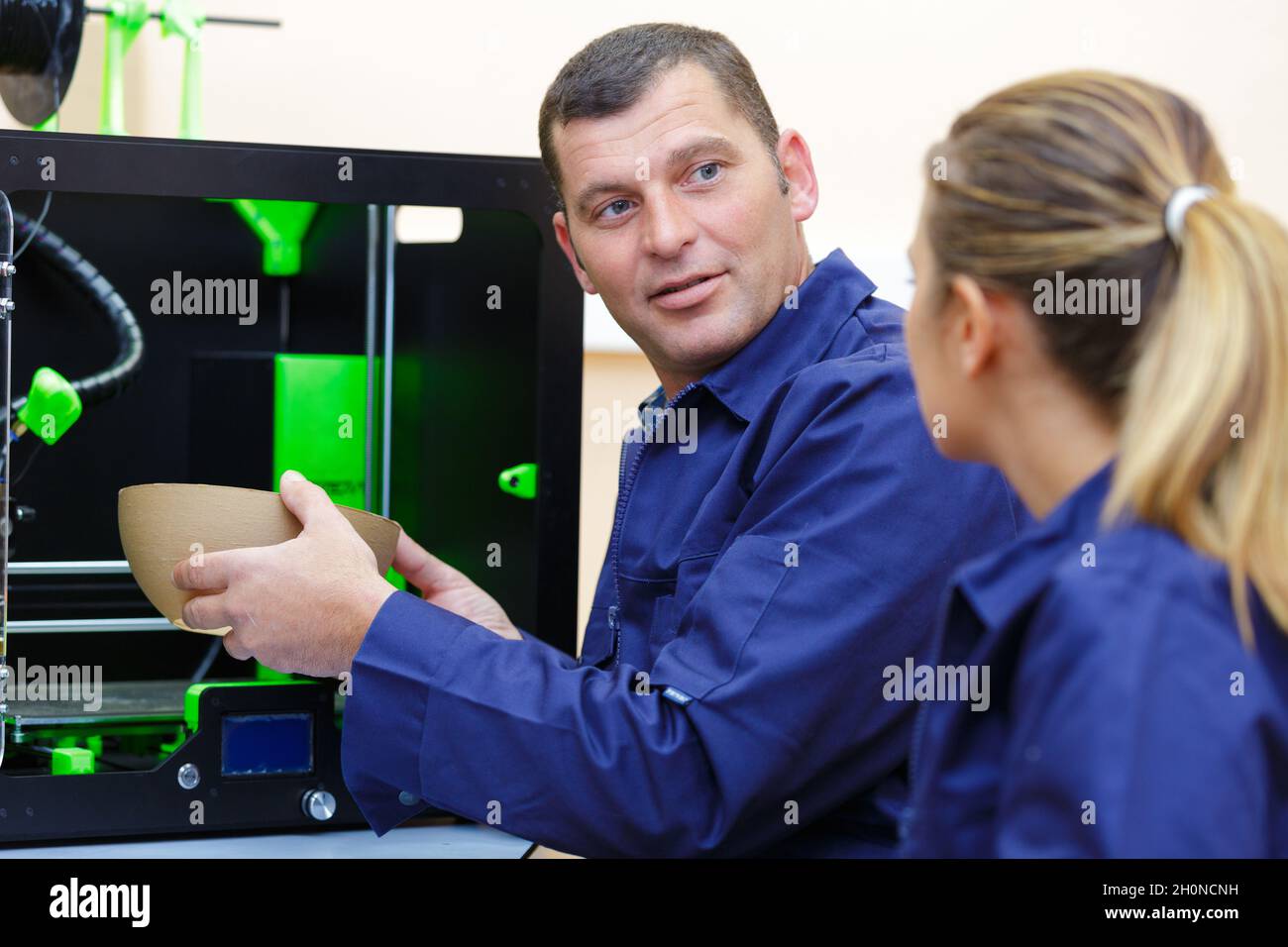 3d printer workers hi-res stock photography and images - Alamy