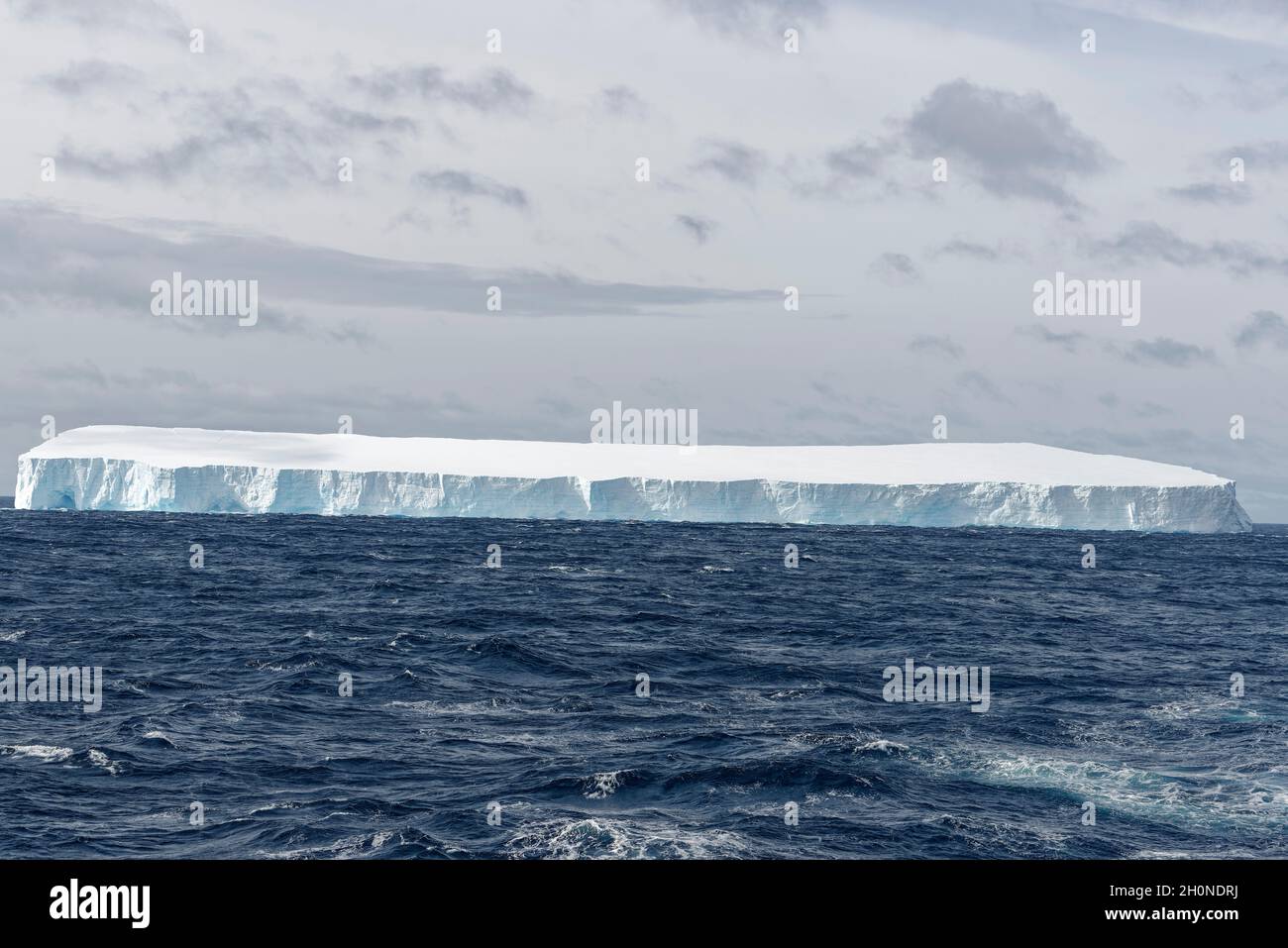 Tabular iceberg antarctica hi-res stock photography and images - Alamy Tabular iceberg antarctica hi-res stock photography and images - Alamy