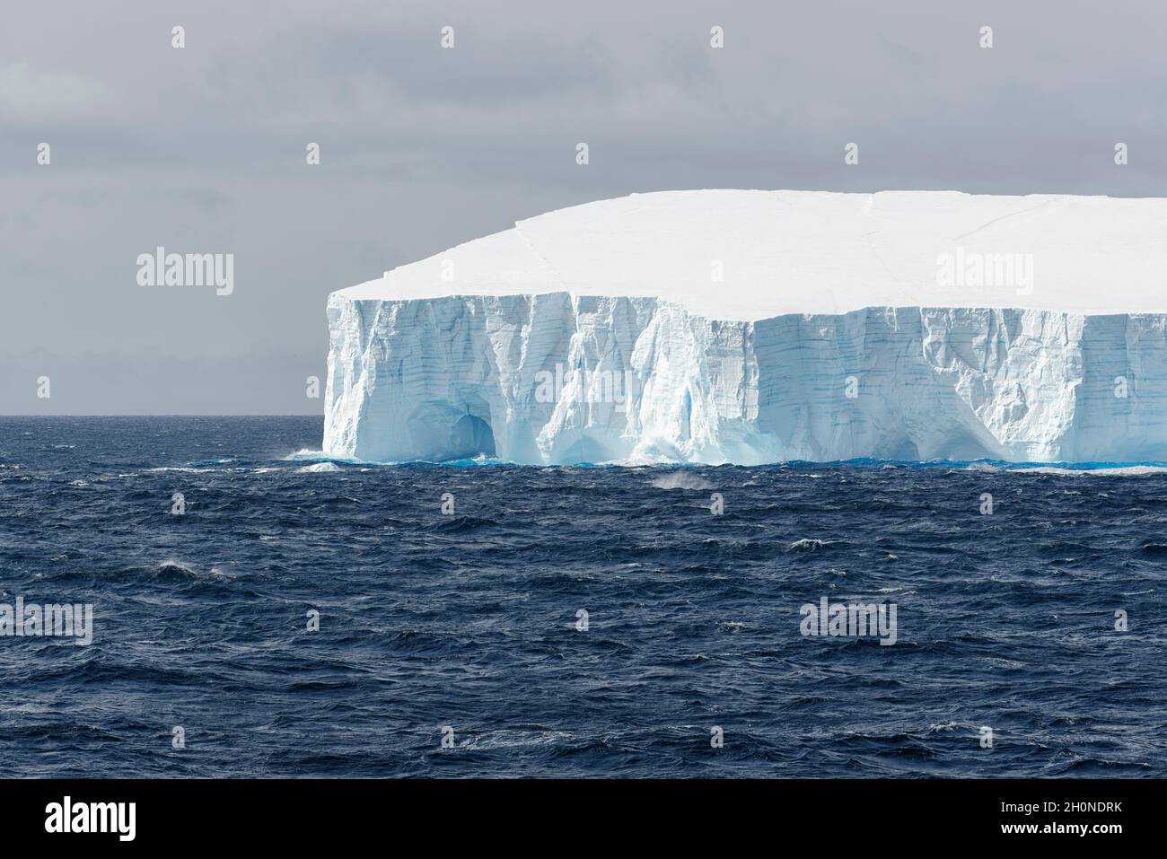 Tabular iceberg table top hi-res stock photography and images - Alamy