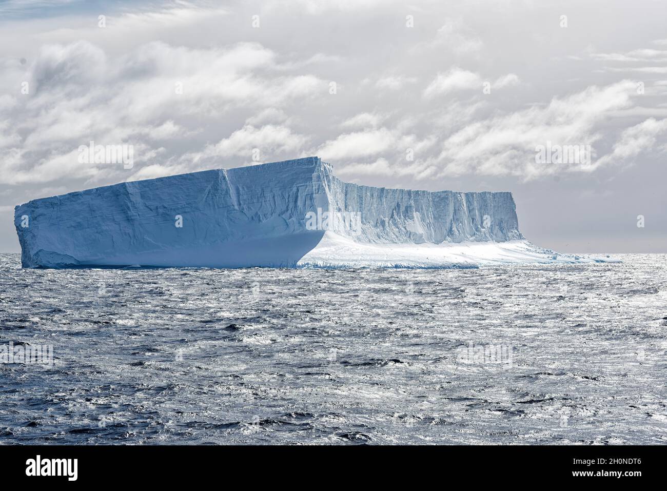 Tabular iceberg table top hi-res stock photography and images - Alamy