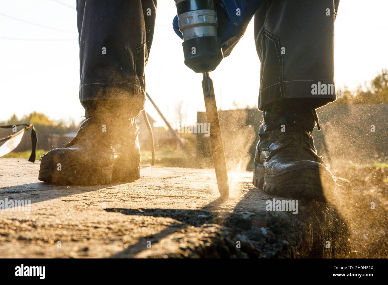 Jackhammer breaking rock hi-res stock photography and images - Alamy