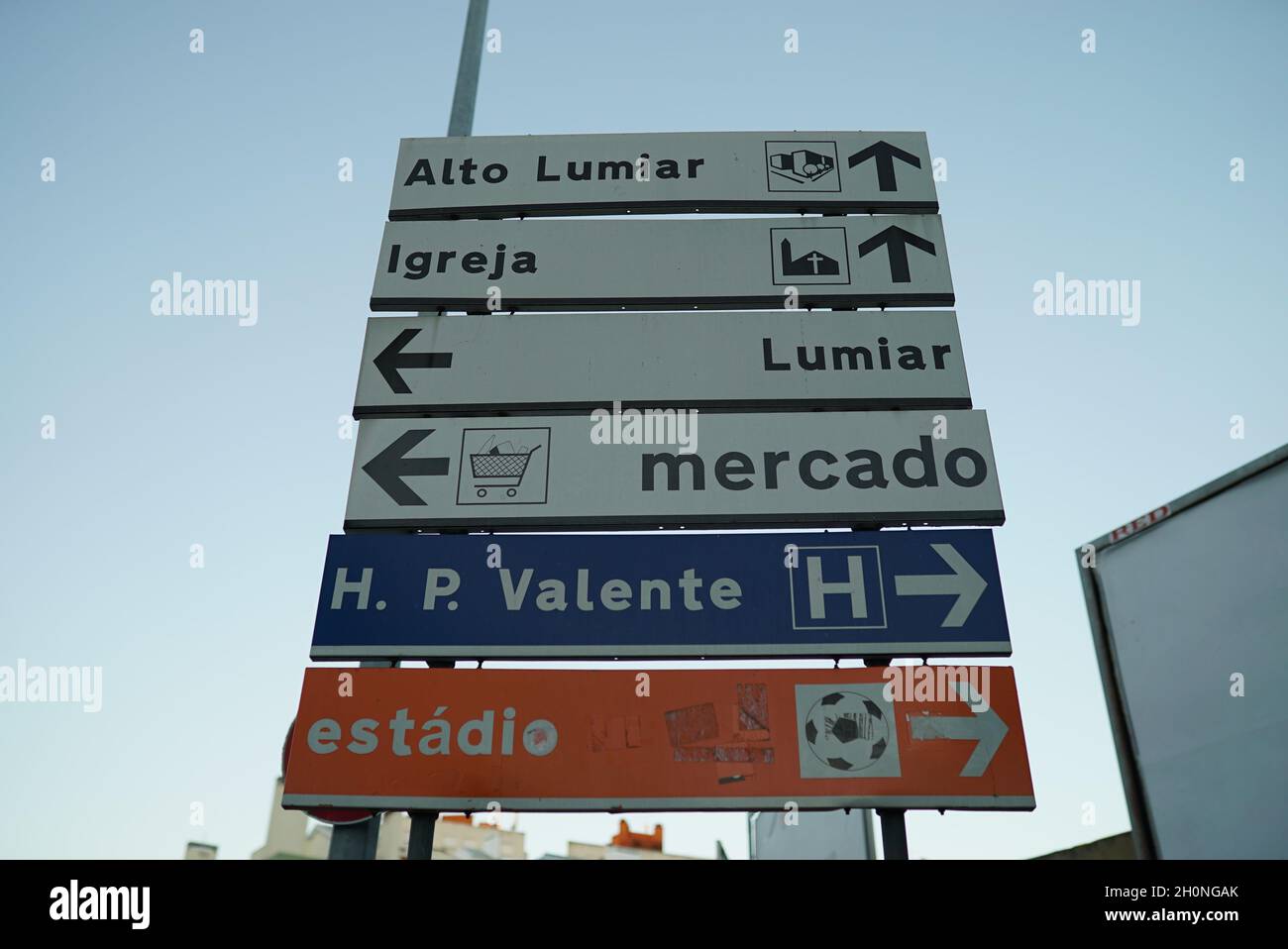 Portuguese direction signs hi-res stock photography and images - Alamy