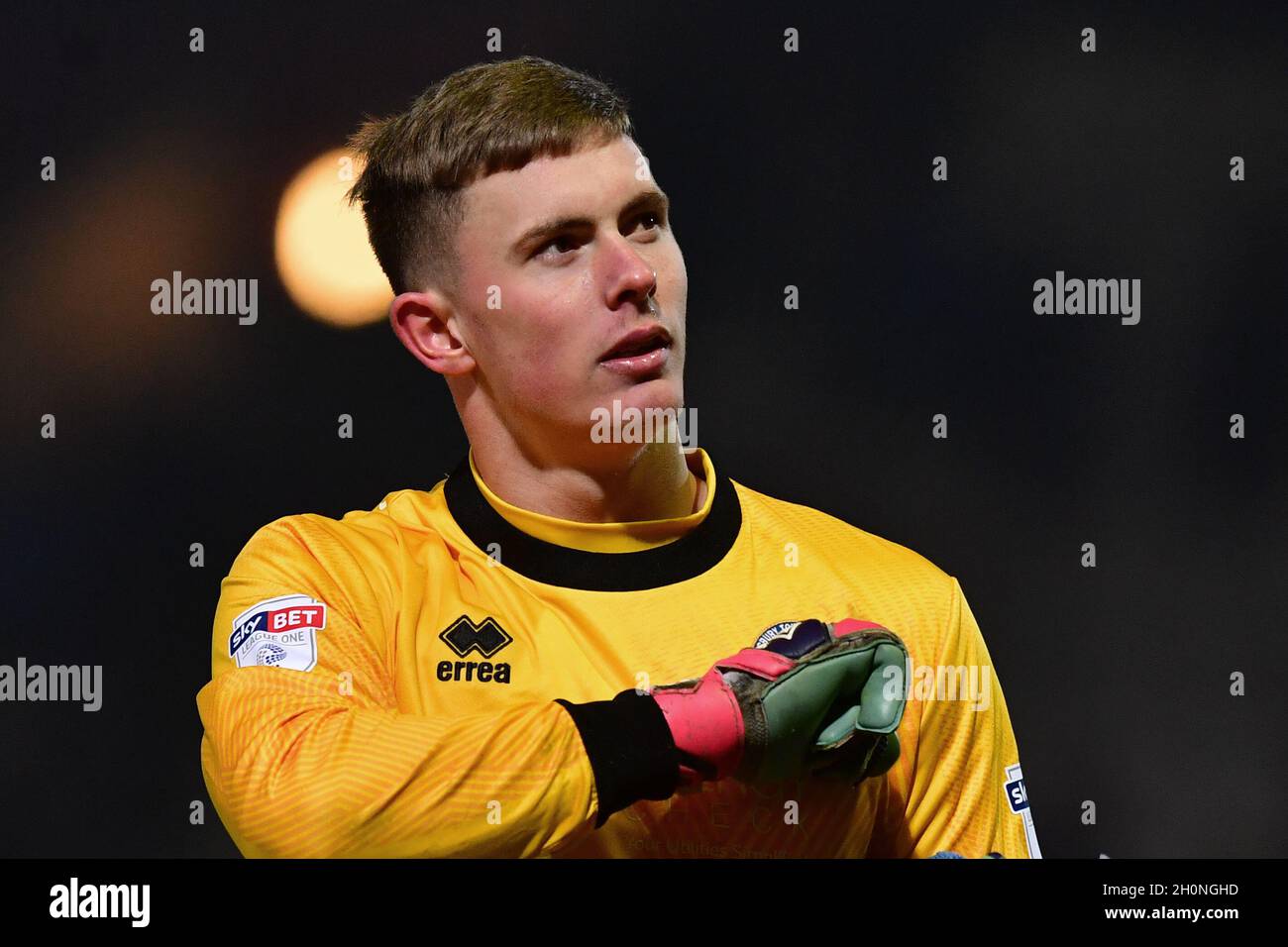 Shrewsbury Town’s goalkeeper Dean Henderson Stock Photo - Alamy