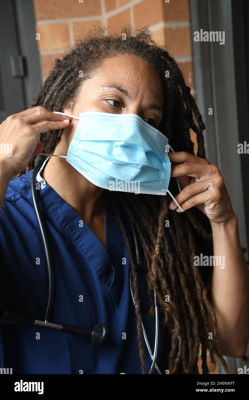 Female surgeon putting surgical hi-res stock photography and images - Alamy