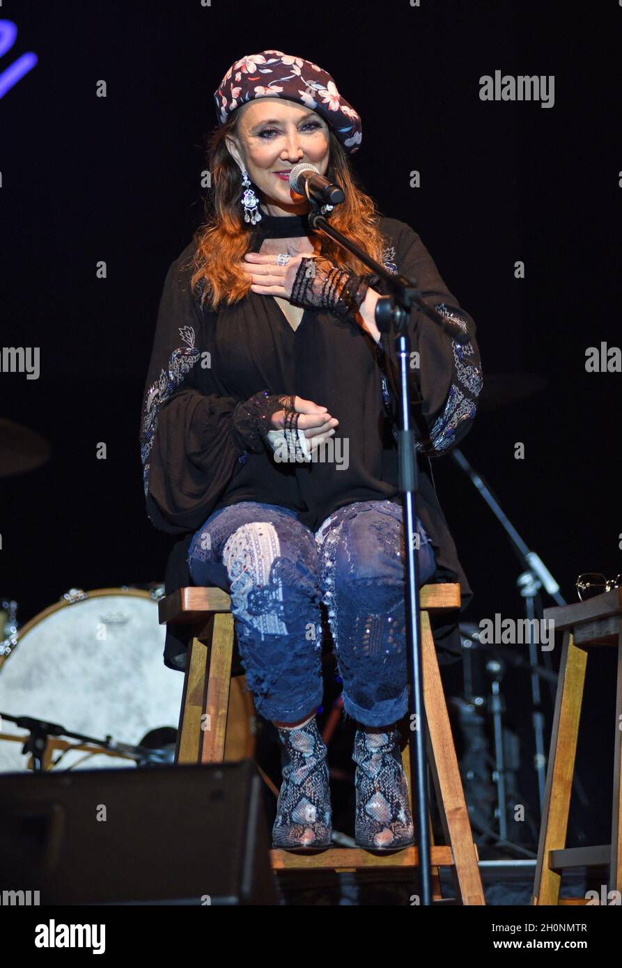 Hiawassee, GA, USA. 13th Oct, 2021. Pam Tillis on stage for Pam Tillis ...