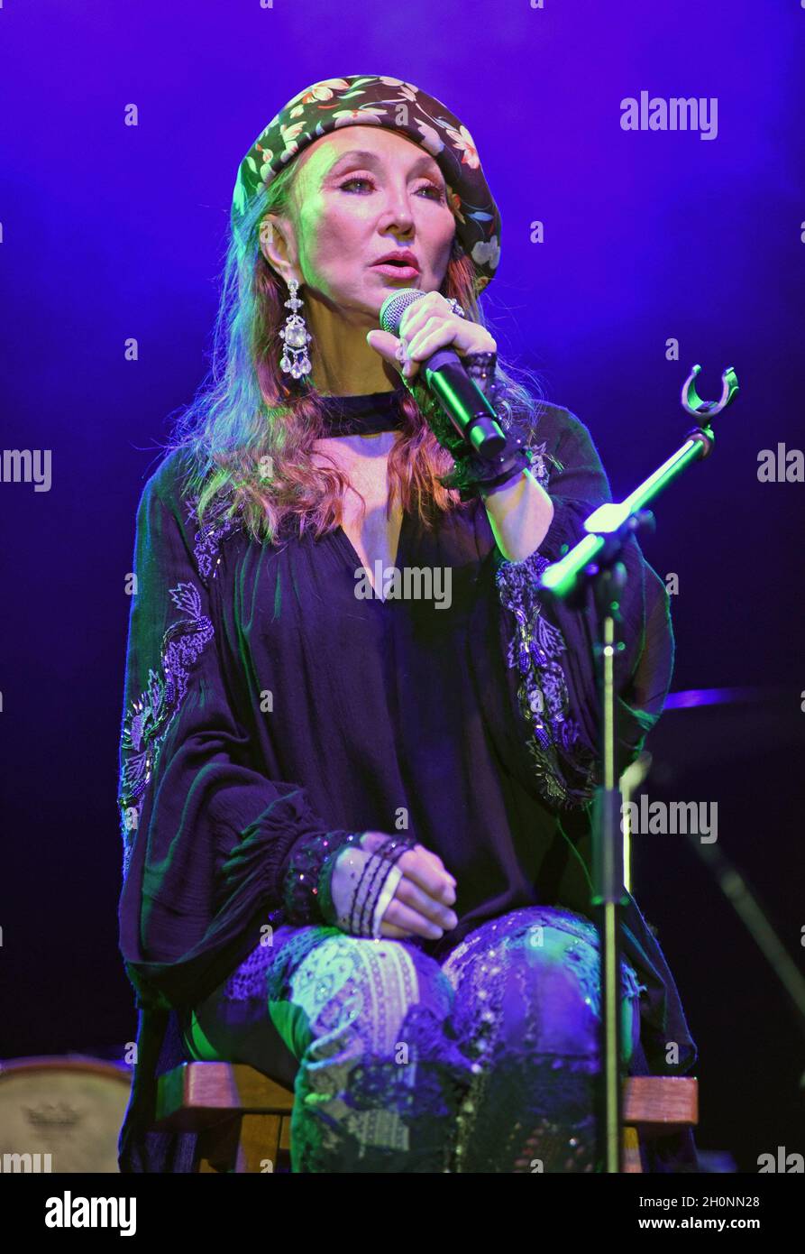 Hiawassee, GA, USA. 13th Oct, 2021. Pam Tillis on stage for Pam Tillis ...