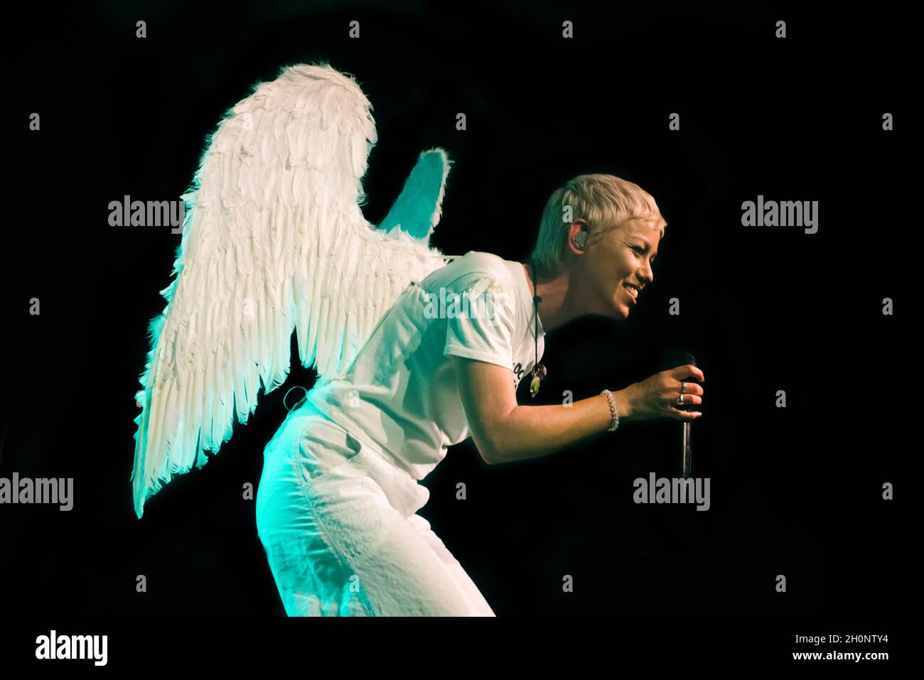 Pop singer female band hi-res stock photography and images - Alamy