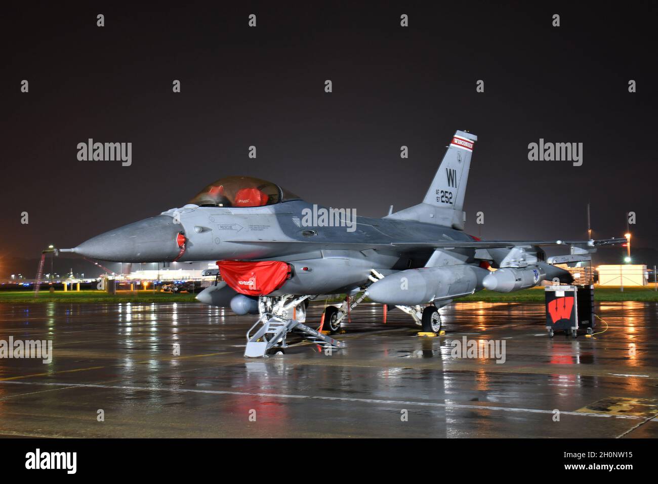 An F-16C Fighting Falcon aircraft assigned to the Wisconsin Air ...
