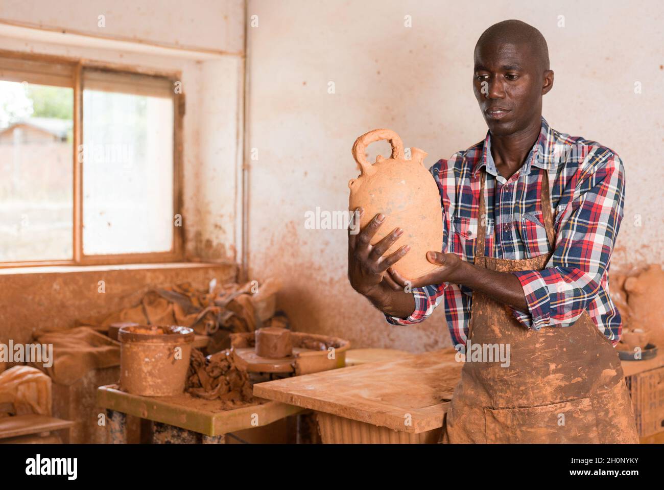 Amateur pottery hi-res stock photography and images - Alamy