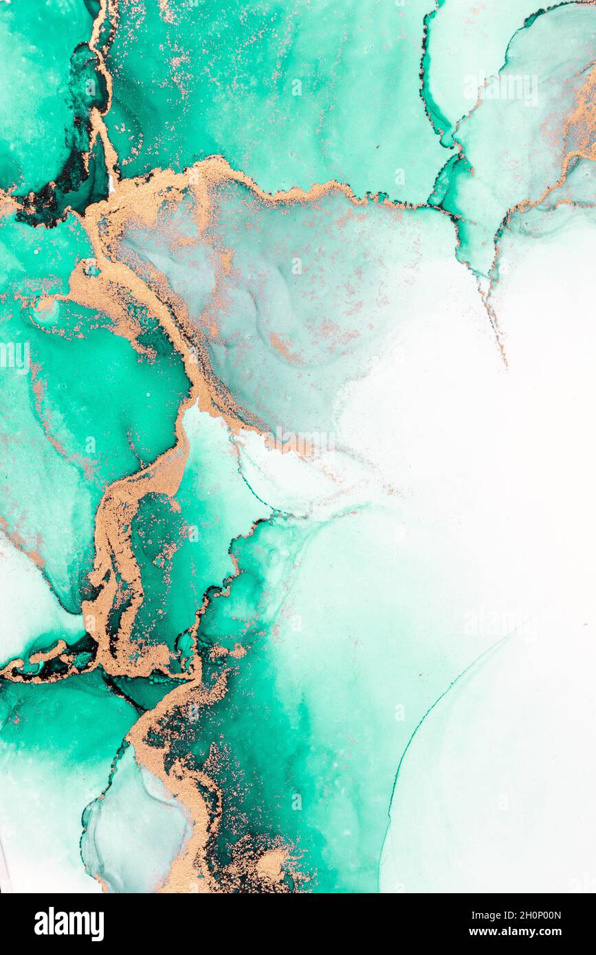 Emerald green oil on white hi-res stock photography and images - Alamy