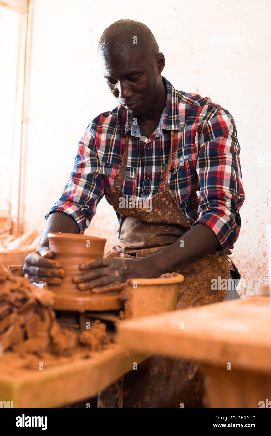 African pottery making hi-res stock photography and images - Alamy